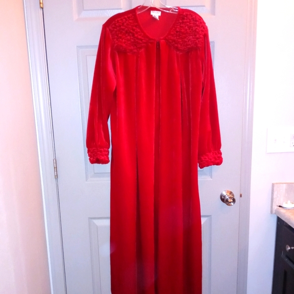 Vintage | Intimates & Sleepwear | Vintage 7s Deep Red Velvety Robe ...